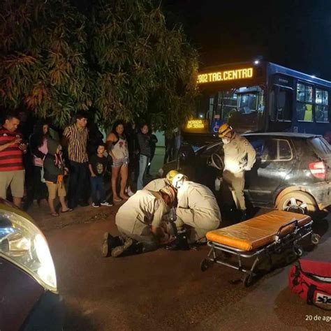 Acidente entre carro e ônibus deixa três feridos em Águas Lindas de Goiás