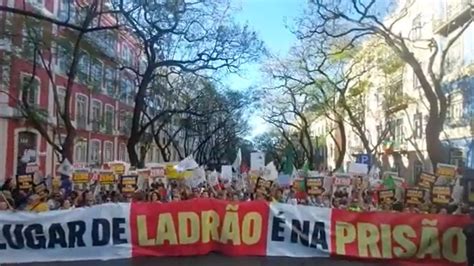 Vídeo Lula é alvo de protestos em Portugal