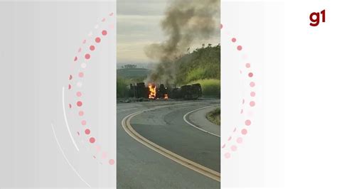 VÍDEO Carreta carregada etanol tomba pega fogo e interdita trecho