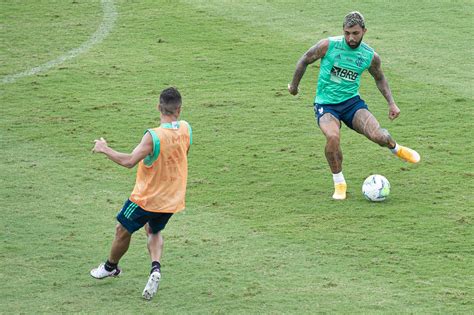 Flamengo muda horário de treino e Rogério Ceni comanda primeiras