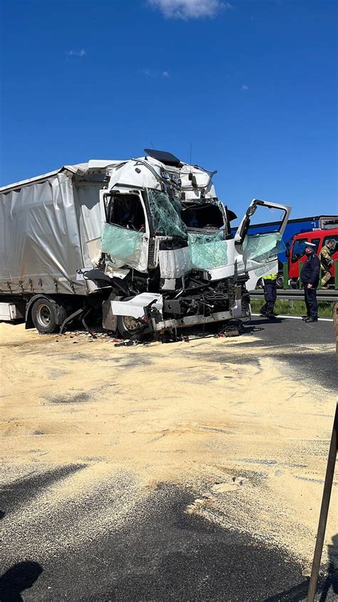 Wypadek na S8 w okolicach Choroszcz Zderzyły się dwa tiry Kurier Poranny