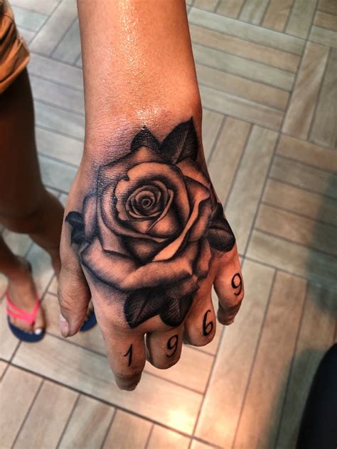 Rosa Tattoo Tatuagem Inspiração para tatuagem Tatuagem na mão