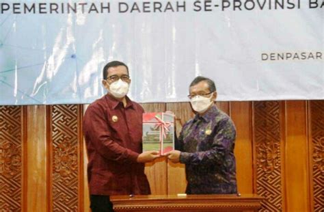 Bupati Tabanan Menghadiri Penyerahan LKPD TA 2021 Provinsi Bali Dan