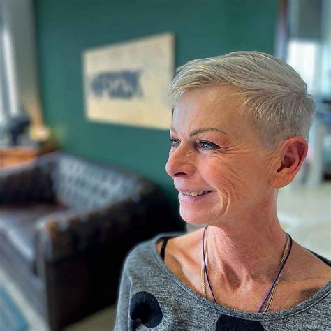 Perfect Pixie Haircuts For Women Over To Pull Off Short Hair