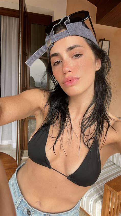 Lali Espósito va de show en show y en medio de su despliegue se toma