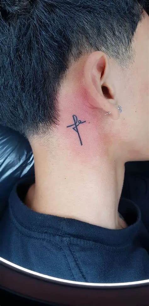 Tatuajes Pequeños en el Cuello para HombresIDEAS