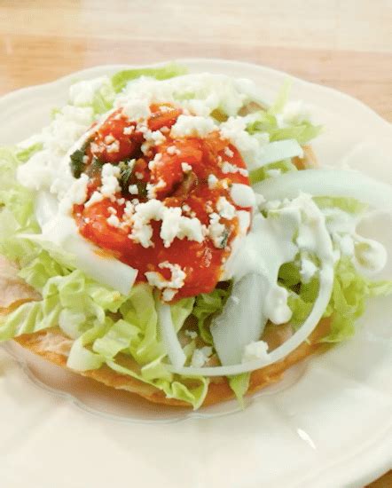 Tostadas De Frijol Con Verdura Delination