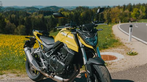 Honda CB750 Hornet Mittelklasse Naked Bike Vergleich 2023