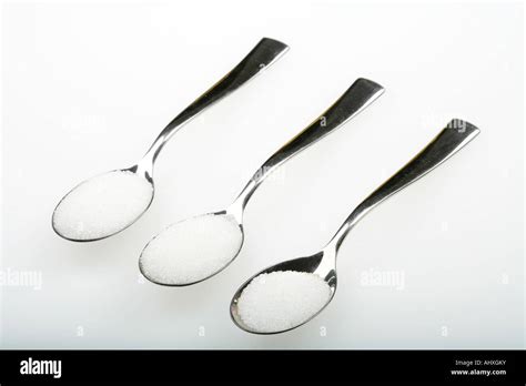 Cucharas de azucar cucharaditas blancas fotografías e imágenes de alta