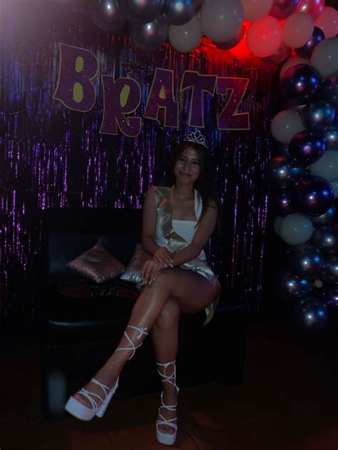 Cumple con temática de Bratz Plantillas de invitaciones a fiestas