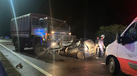 Acidente envolvendo caminhão do Exército deixa três mortos em rodovia