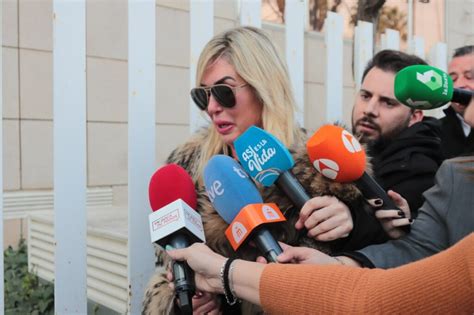 Las lágrimas de Malena Gracia tras ser expulsada del tanatorio por la