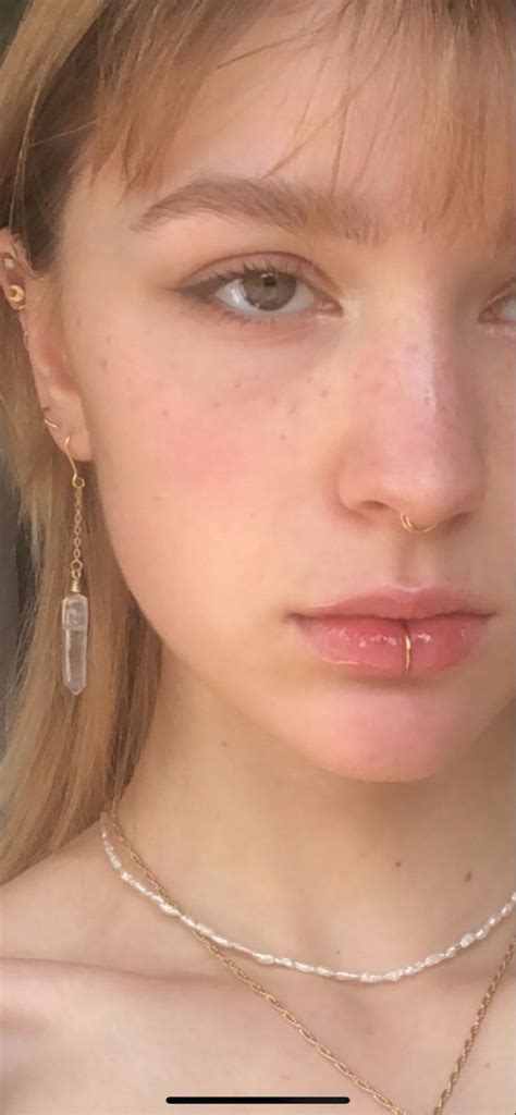 Sun Selfie 🌞 In 2024 Earings Piercings Septum Piercing Jewelry Facial Piercings