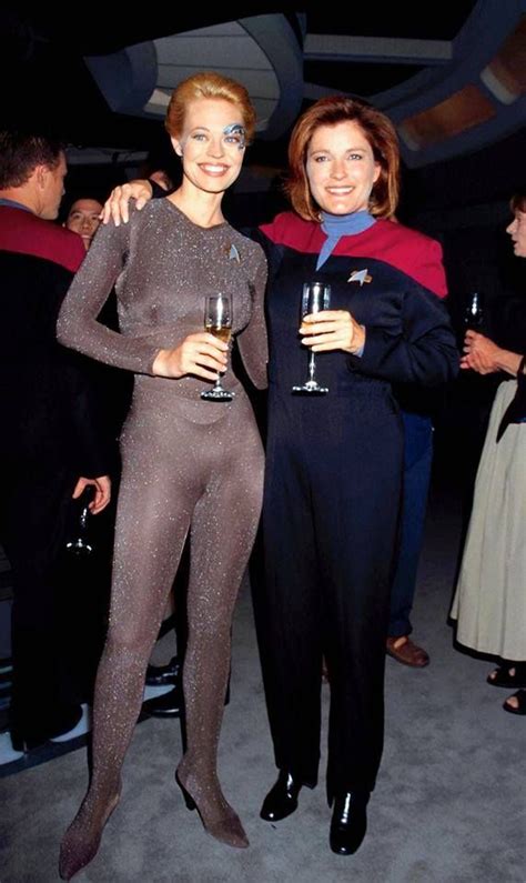 Star Trek Voyagers Kate Mulgrew And Jeri Ryan The Real Nerd Herd Star Trek Voyager Star