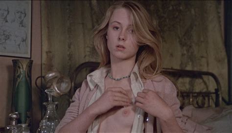 Nackte Cathryn Harrison In Black Moon