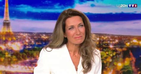 Anne Claire Coudray sans soutien gorge au JT de TF1 la séquence