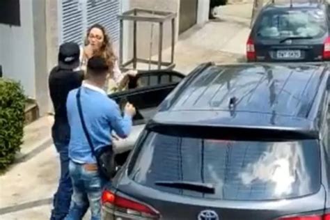 S Percebi O Tiro No Ombro Quando Senti Que Minhas Costas Estavam