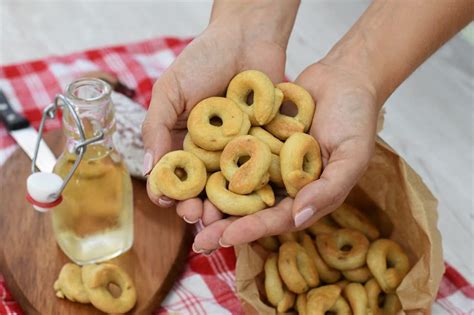 Taralli Pugliesi Fatti In Casa Ricetta Semplice Tuorlo Rosso