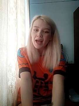 Karolina Naked Stripping On Cam For Live Sex Video Chat CamStripper