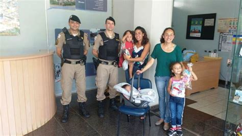 Família visita militares que salvaram a vida de uma criança de 2 anos