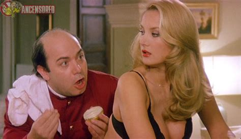 Barbara Bouchet desnuda en La moglie in vacanza l amante in città