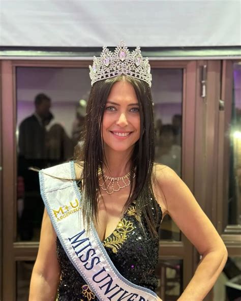 A Anni Supera Le Selezioni Ed In Finale A Miss Universo Chi