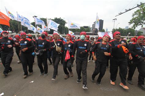 Foto Aksi Buruh Tolak Perpanjangan Jabatan Presiden