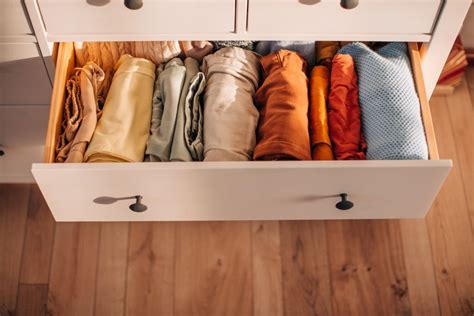 10 consejos de expertos sobre cómo mantener la ropa con un olor fresco