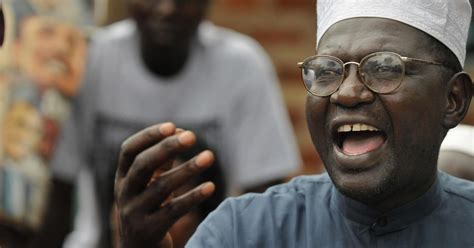 Donald Trump Invites Barack Obama S Half Brother Malik To Final 2016