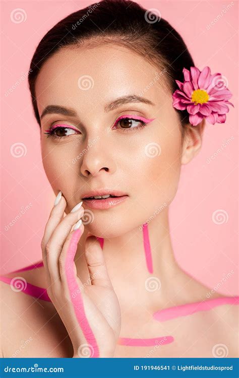 Belle Femme Nue Avec Les Lignes Roses Image Stock Image Du Lignes