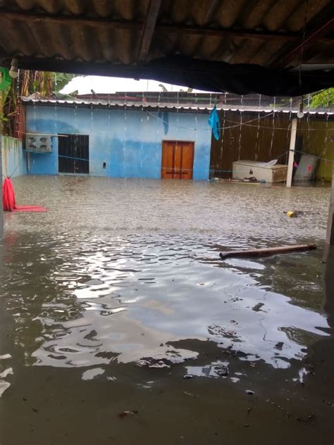 Alagamentos são registrados após forte chuva em zonas de Manaus