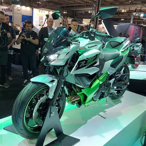 EICMA 2023 Kawasaki Lancia La Z7 Hybrid Vaielettrico