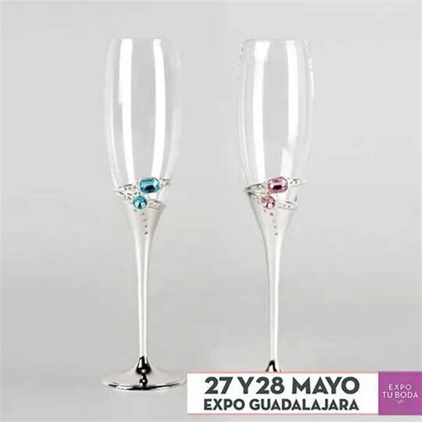 Pin by Damaris de León Ruiz on Trajes de novia Champagne flute
