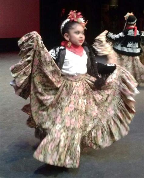 Pin By Laura Moreno On Ballet Folklorico Ballet Folklorico Fashion Coat