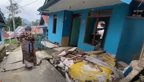 78 Rumah Di Sirampog Brebes Rusak Imbas Tanah Gerak Puluhan Warga