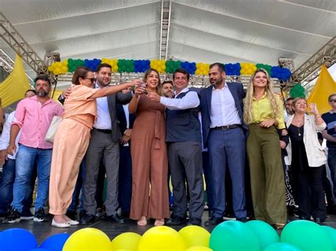 Prefeita Carla Caputi recebe duas novas ambulâncias para SJB Parahybano