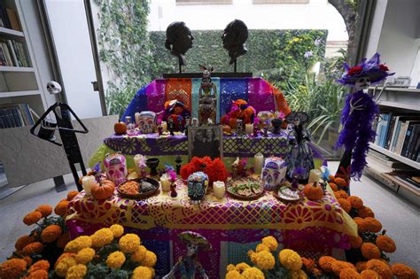 Dia De Muertos Ofrenda