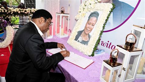 WAZIRI MKUU AHUDHURIA MAZISHI YA MKE WA MJUMBE WA HALMASHAURI KUU CCM