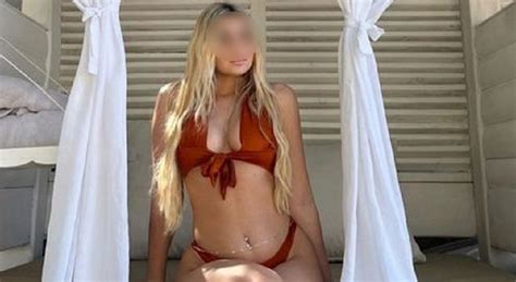 Chanel Totti In Vacanza Con Pap E Noemi Bocchi La Foto In Bikini