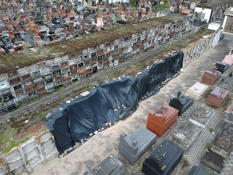 Santos Sp Ir Demolir E Reconstruir Jazigo Quebrado No Cemit Rio Da
