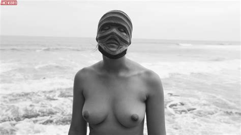 Naked Unknown Latina In Polvo De Gallo