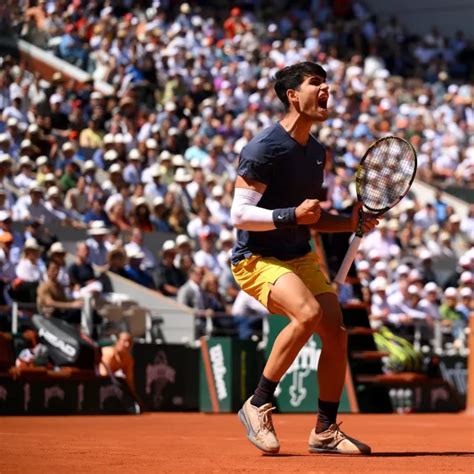Carlos Alcaraz venció a Jannik Sinner y avanzó a su primera final en