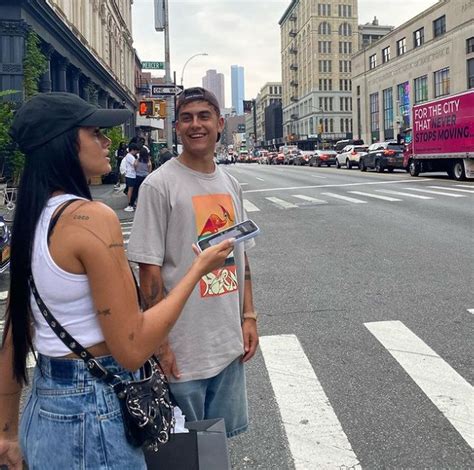 El álbum de fotos y romántico mensaje de Oriana Sabatini a Paulo Dybala