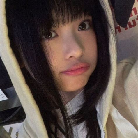 Newjeans Hanni Pham Icons Selca Pfp Cute Girlfriend Material Kpop Kpop