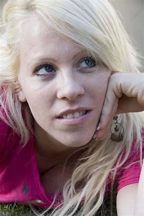 Close Up Of Young American Woman Beautiful Park American Photo Background And Picture For Free