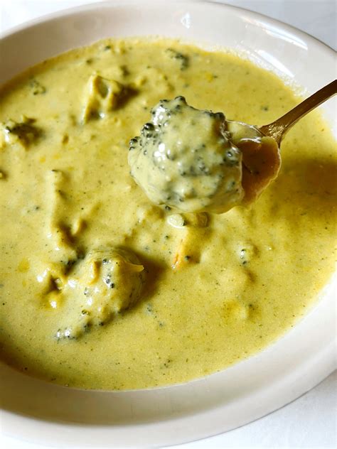 CRÈME DE BROCOLI AU CHEDDAR VIEILLI LA VIE COZY PAR EVE MARTEL
