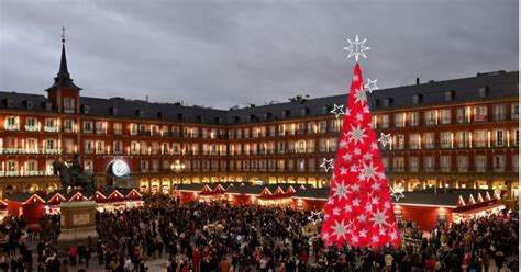 El Rbol Que Roberto Verino Ha Dise Ado Para La Plaza Mayor De Madrid Y