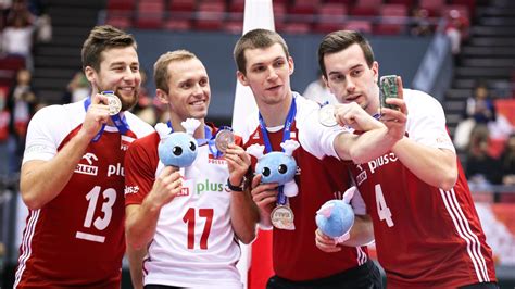 Polscy siatkarze zrobili show wchodząc na podium Pucharu Świata Sport