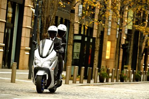 Motorrad Vergleich Suzuki Burgman 400 2024 Vs Kymco New Downtown 125i
