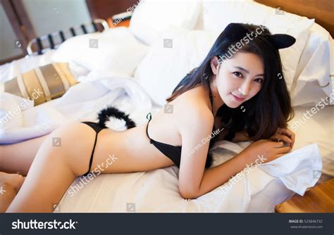 Niña sexy asiática con bragas negras Foto de stock 529846732 Shutterstock